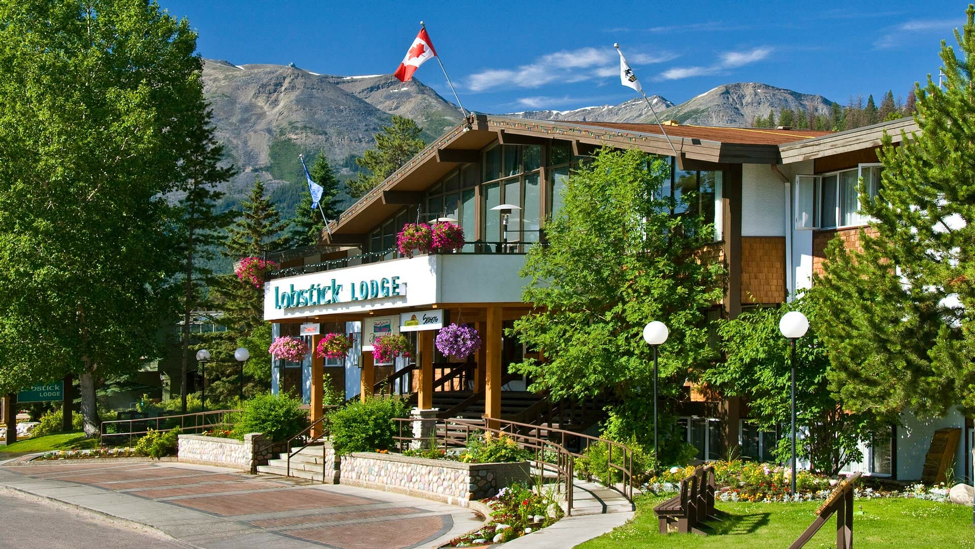 Lobstick Lodge - Live It Up Lifestyle Adventures